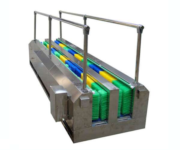 Boot Brush Station | Industrial boot wash station | contrast